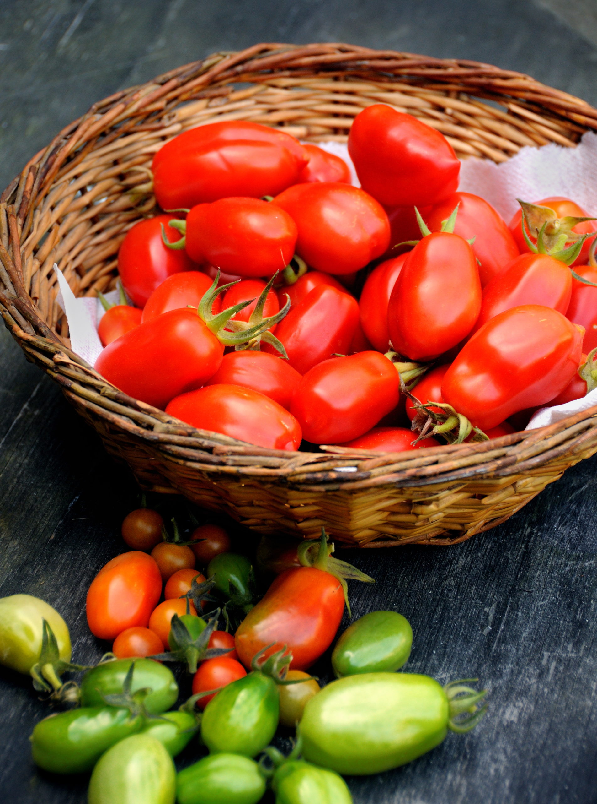 Cod With Tomatoes, Raisins and Almonds – Oracibo
